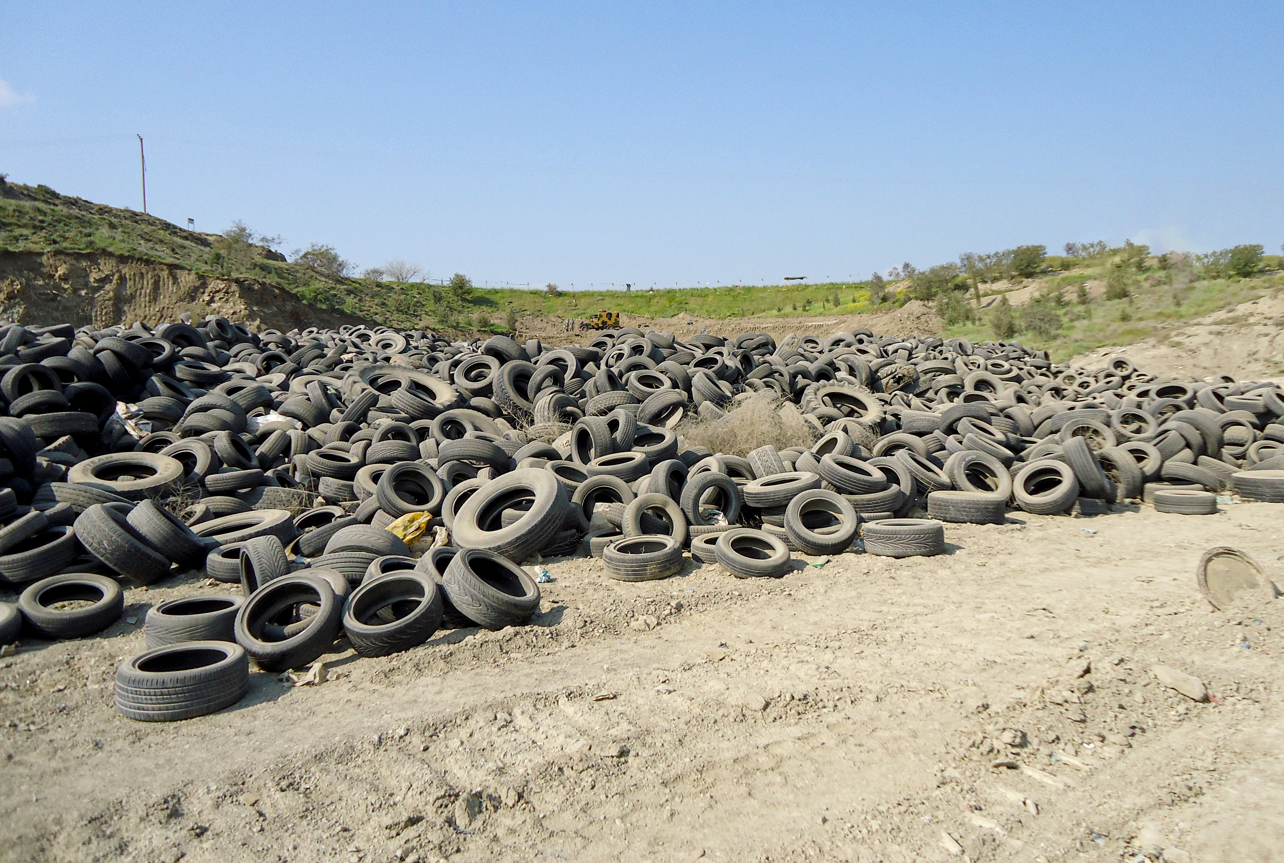 Outdoor tyre storage and environmental risks