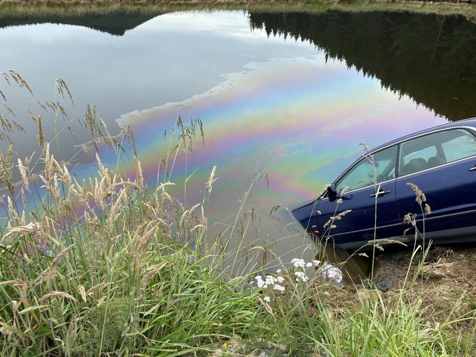 Water pollution - should I call the Pollution Hotline?